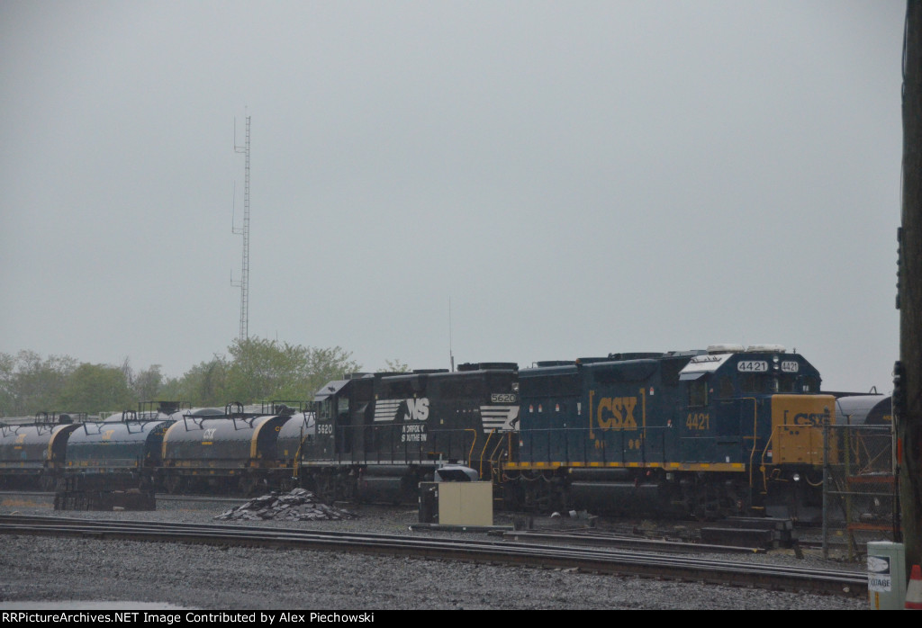 NS 5620 & CSX 4421
